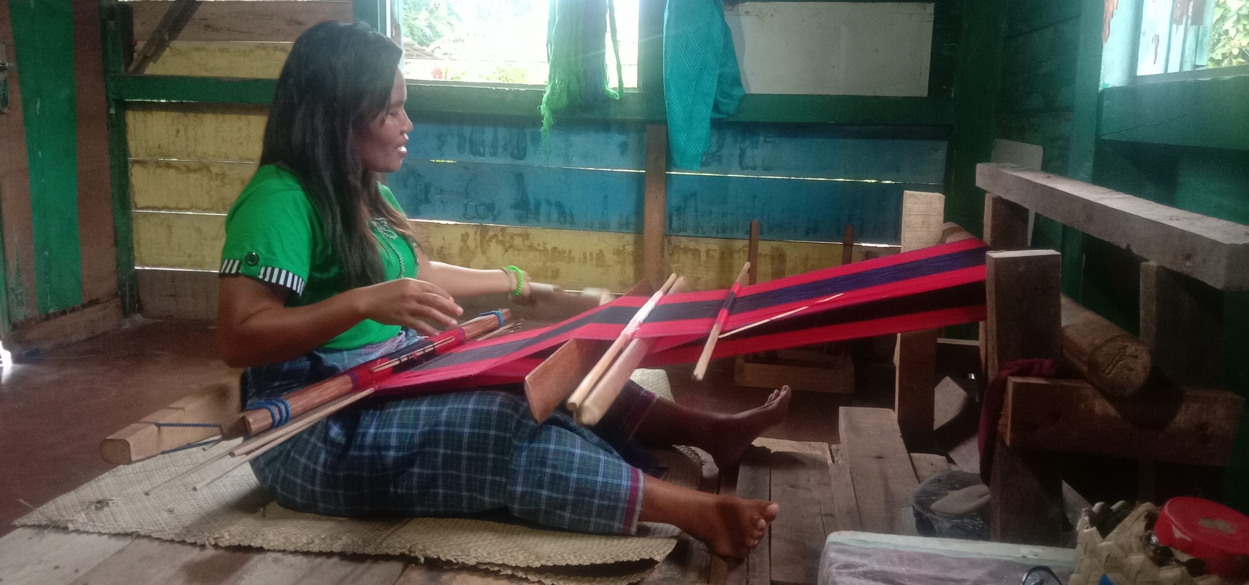 Rumah Tonun Sarinah Di Taput Sebagai Wadah Belajar Bertenun Kain Ulos ...